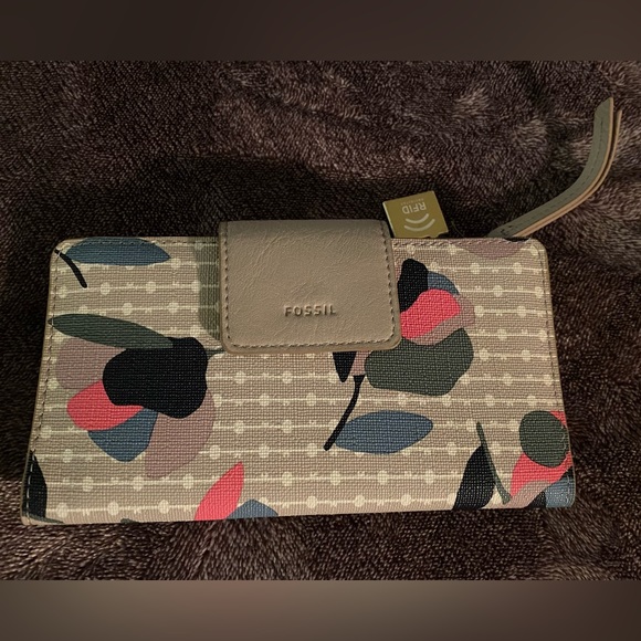 Fossil | Bags | Nwt Fossil Wallet With Lots Of Space For Cards And A ...